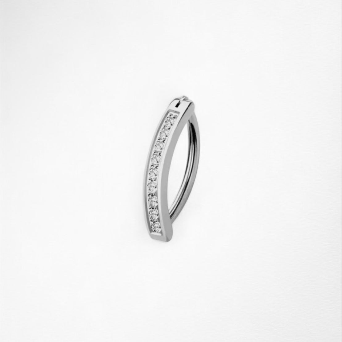 Piercing Jennie – Plumeria Piercing